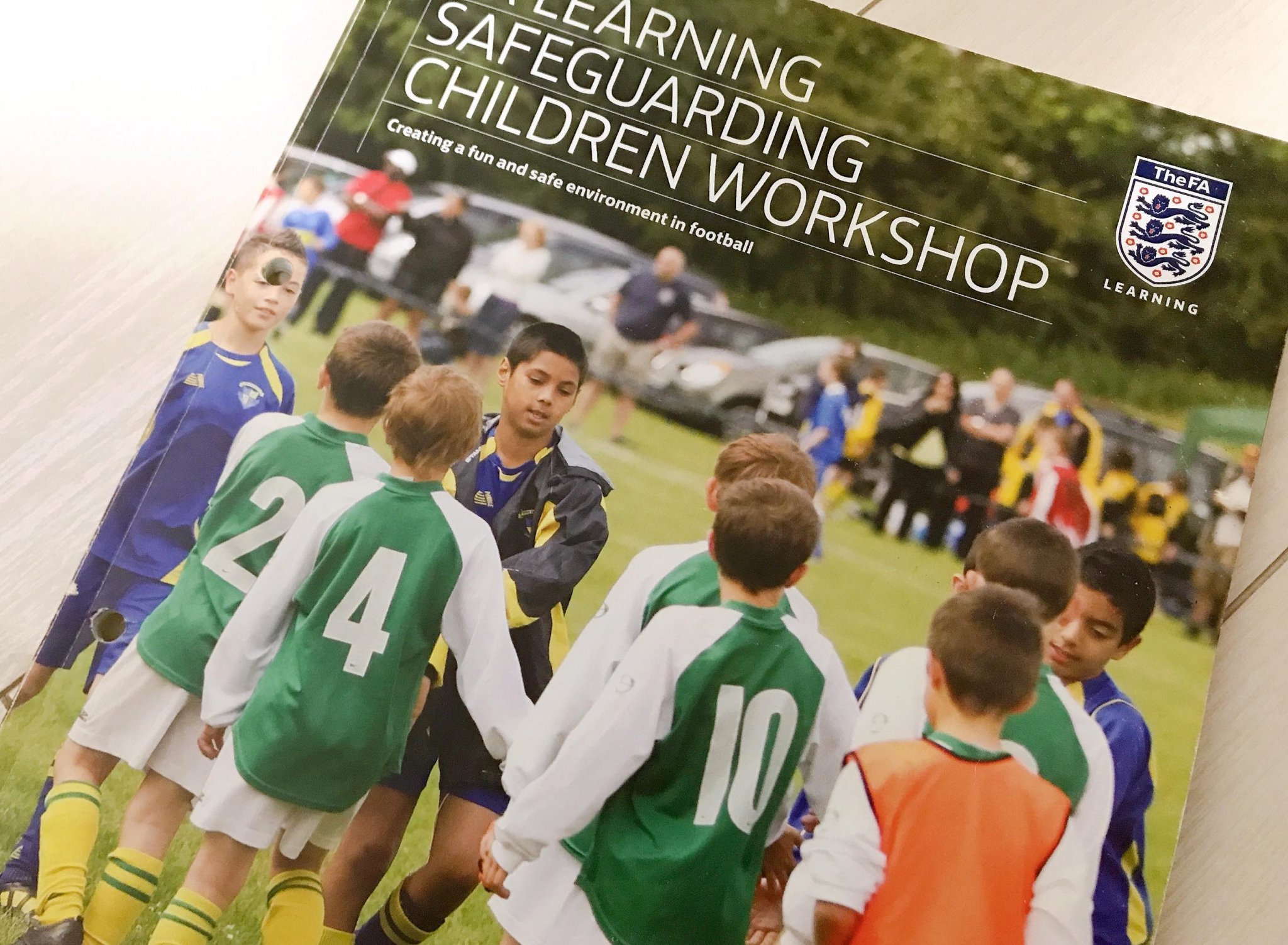 『FA Emergency First Aid』と『FA Safeguarding Children』~FAの各コースに出てくるコレって何 ...