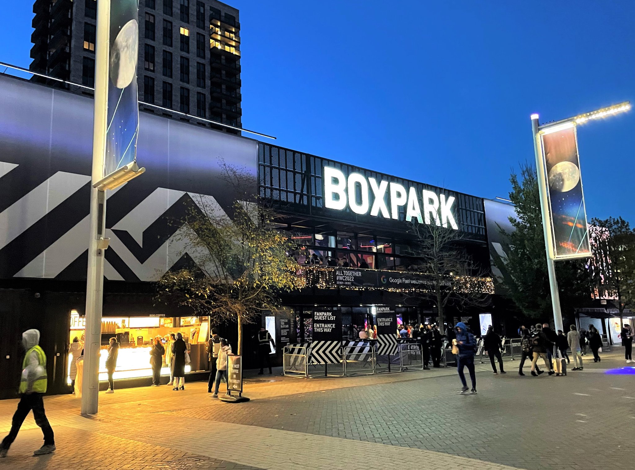 BOX PARKでワールドカップを観戦 ~ビールが飛び交うイングランドスタイル~ | footbezzies | FIFAフットボール ...