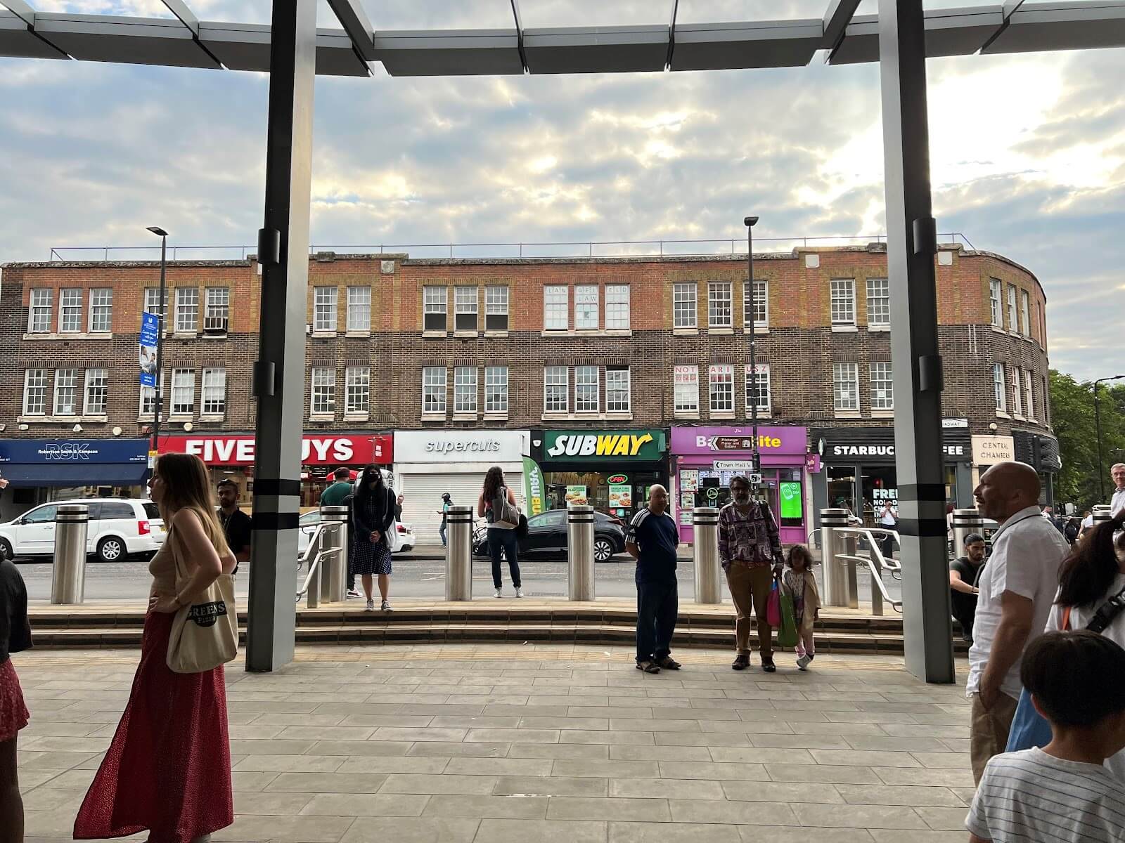 Ealing Broadway ってどんなところ？ | footbezzies | FIFAフットボールエージェントによる唯一無二のサッカー ...
