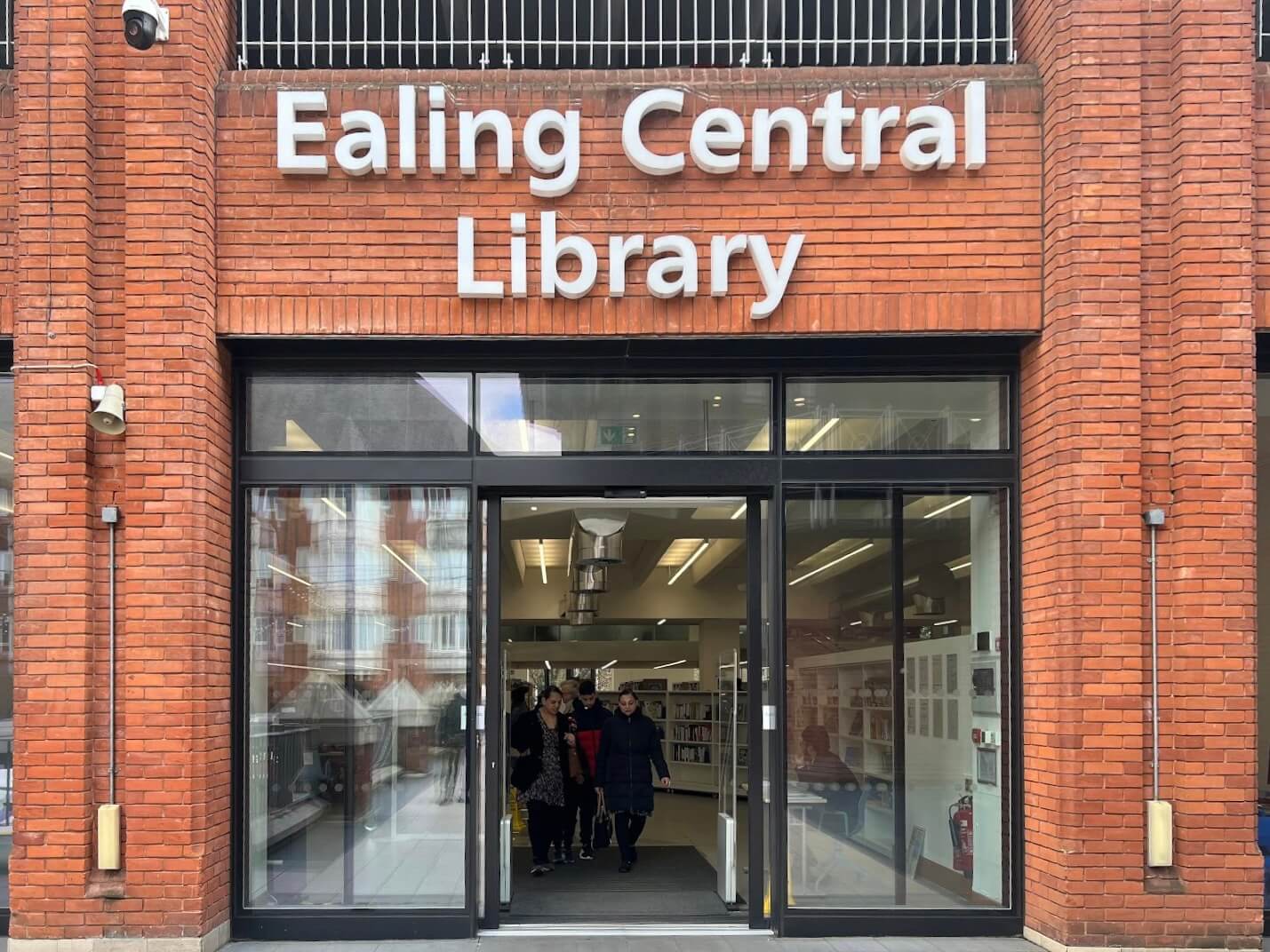 Ealing Broadway ってどんなところ？ | footbezzies | FIFAフットボールエージェントによる唯一無二のサッカー ...